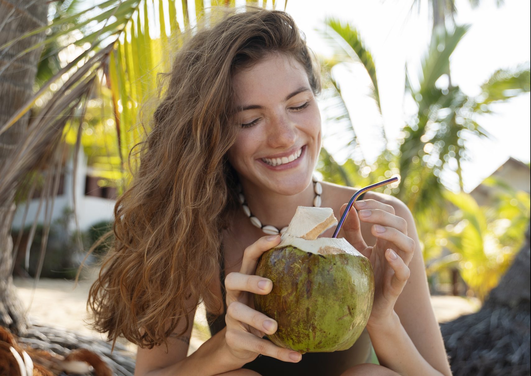 Benefícios do coco para pele e cabelos: conheça o poder da natureza em ...
